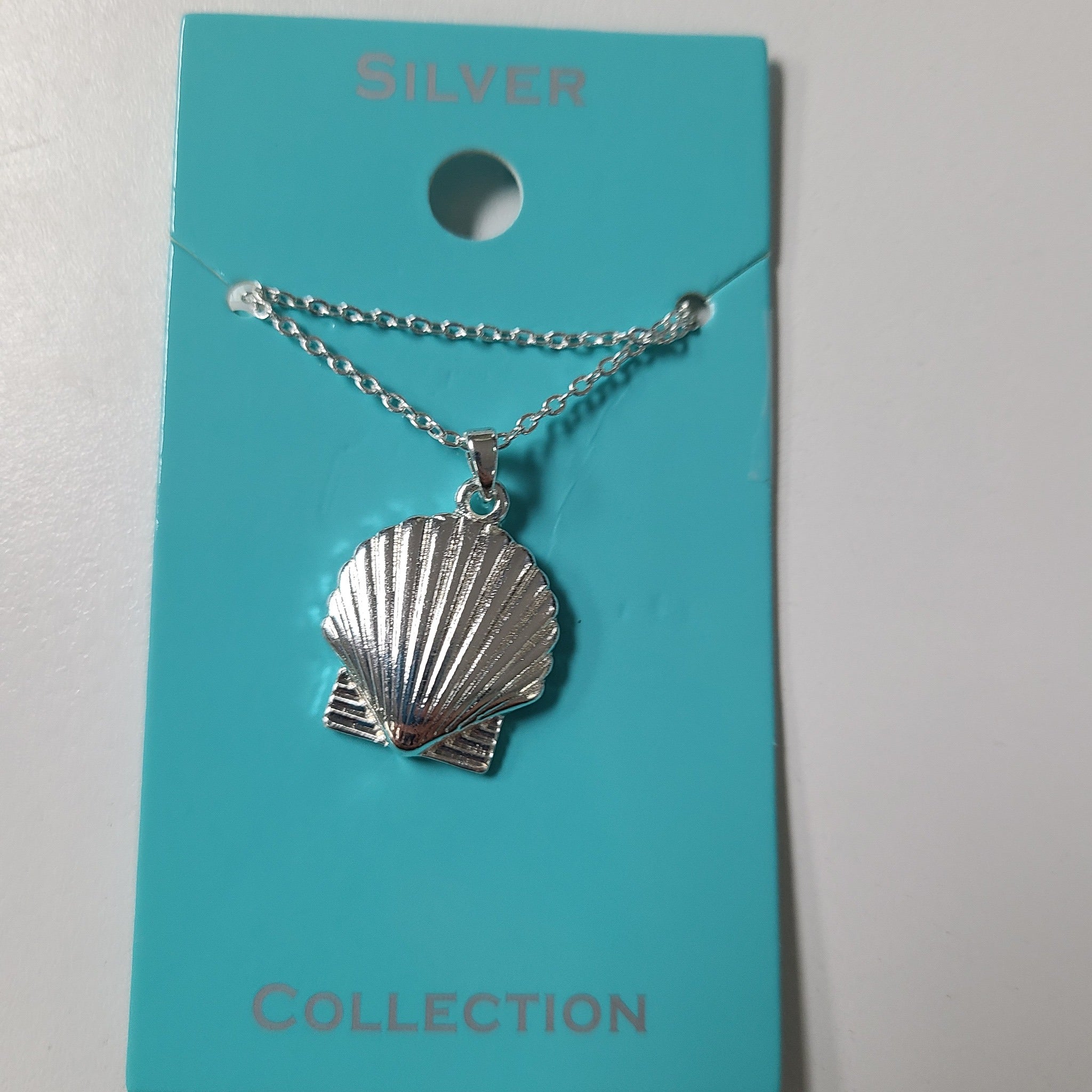 SILVER SCALLOP NECKLACE - Darlene's Shells
